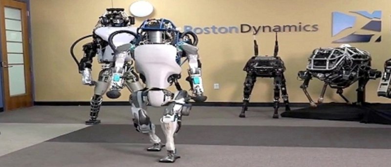 V Boston Dynamics vylepšili humanoidního robota Atlase. Terminátor z ...